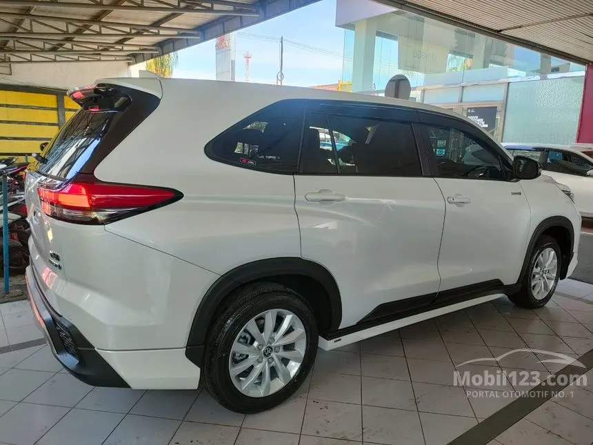 Jual Mobil Toyota Kijang Innova Zenix 2022 V HV Modellista 2.0 di Jawa ...