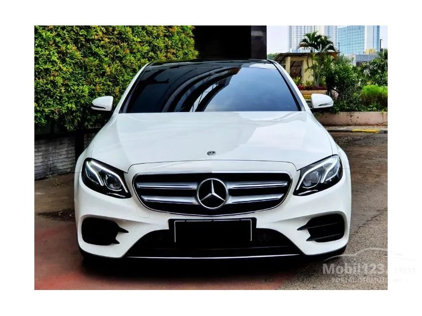 Jual Mobil Mercedes-Benz E350 2020 AMG 2.0 di DKI Jakarta Automatic Sedan Putih Rp 1.125.000.000 ...