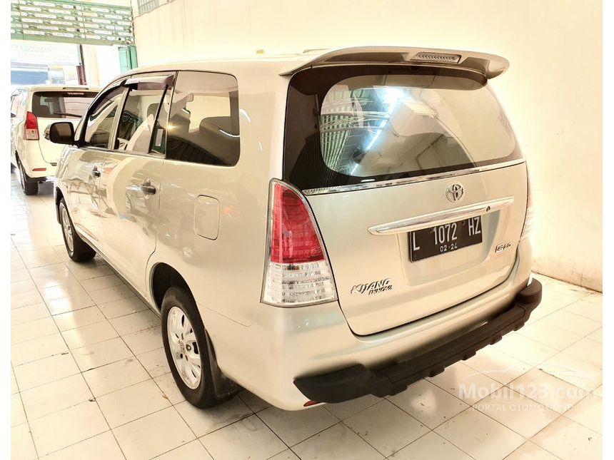 Jual Mobil Toyota Kijang Innova 2011 E 2.0 di Jawa Timur Manual MPV ...