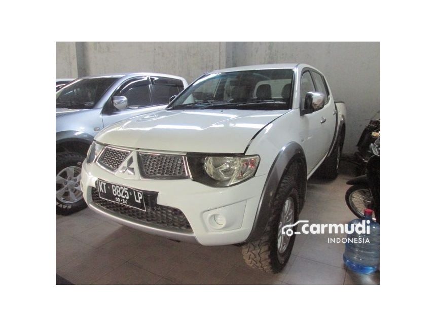 Jual Mobil Mitsubishi Strada 2013 2.5 di Sulawesi Selatan Manual Double ...