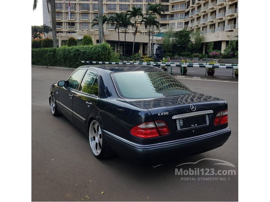 Jual Mobil Mercedes-Benz E230 1996 W210 2.3 Automatic 2.3 di DKI Jakarta Automatic Sedan Hitam ...