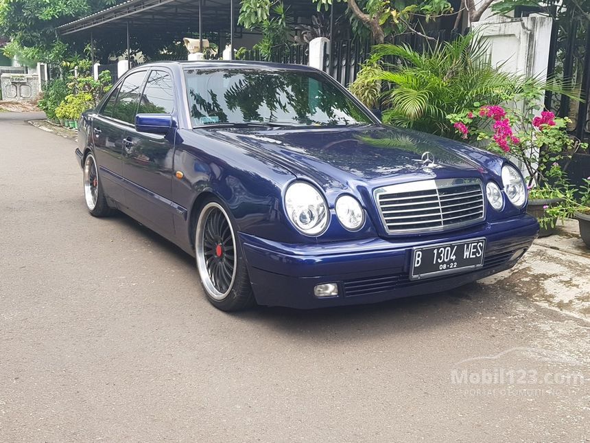 Jual Mobil Mercedes-Benz E230 1997 W210 2.3 Automatic 2.3 di DKI ...