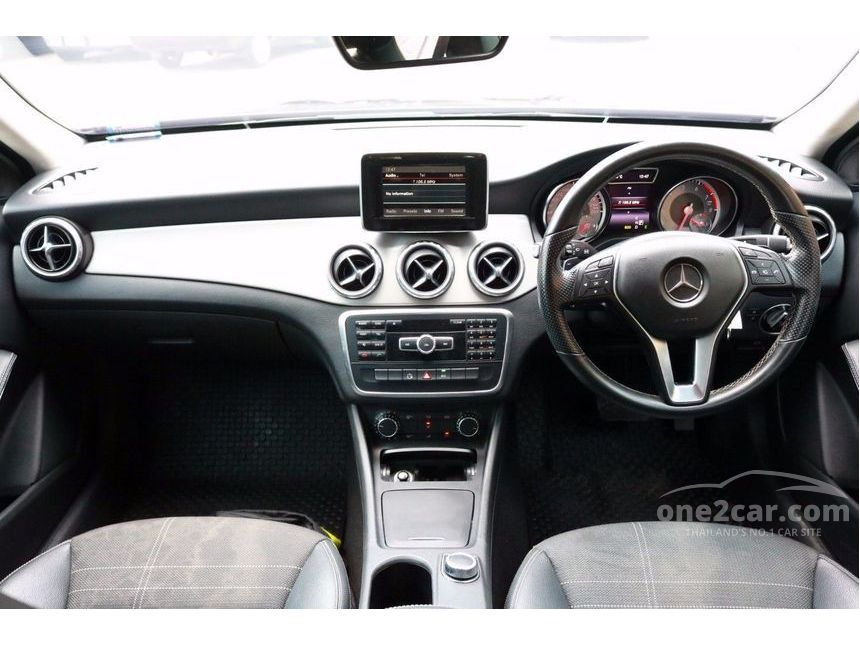 Mercedes-Benz GLA200 2016 W156 (ปี 14-17) Urban 1.6 เกียร์อัตโนมัติ สี ...