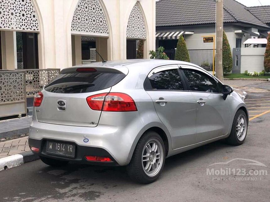 Jual Mobil KIA Rio 2012 UB 1.4 di Jawa Timur Automatic Hatchback Silver ...