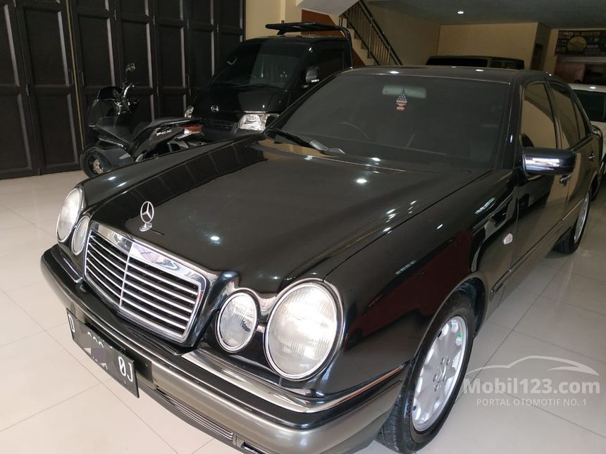 Jual Mobil Mercedes-Benz E320 1998 W210 3.2 Automatic 3.2 di Jawa Barat ...