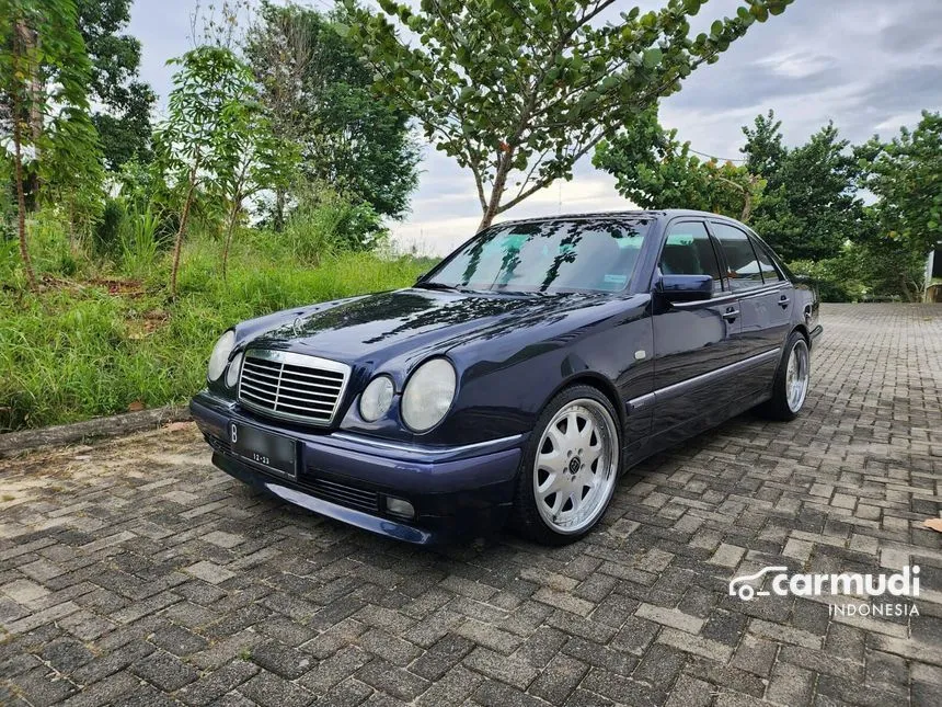 Jual Mobil Mercedes-Benz E320 1996 W124 3.2 L6 Automatic 3.2 di DKI Jakarta Automatic Sedan Biru ...