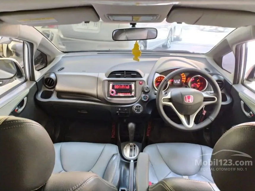 Jual Mobil Honda Jazz 2010 1.5 di Jawa Timur Automatic Hatchback Silver ...