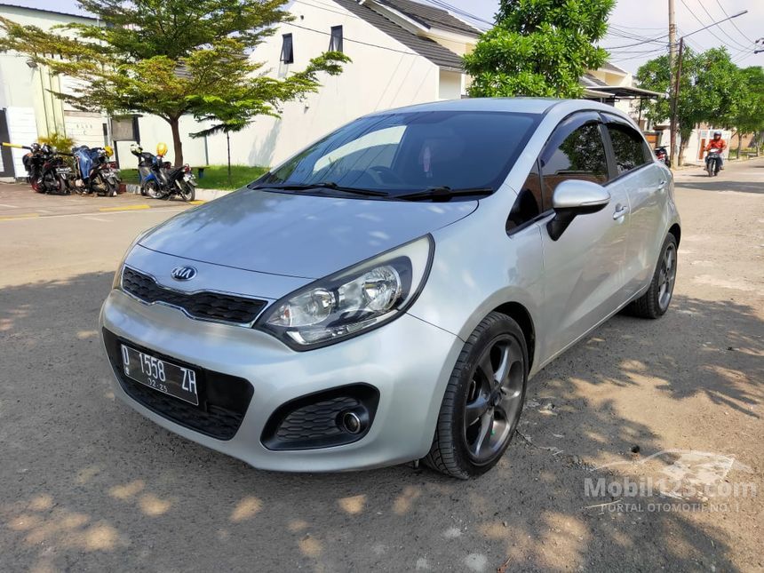 Jual Mobil KIA Rio 2013 UB 1.4 di Jawa Barat Automatic Hatchback Abu ...