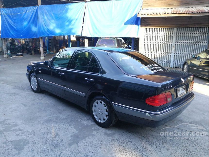 Mercedes-Benz E230 1997 W210 (ปี 95-03) Elegance 2.3 เกียร์อัตโนมัติ สี ...