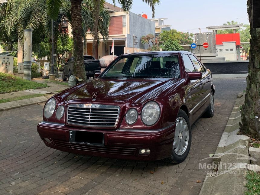 Jual Mobil Mercedes-Benz E320 1997 W210 3.2 Automatic 3.2 di Jawa Barat ...