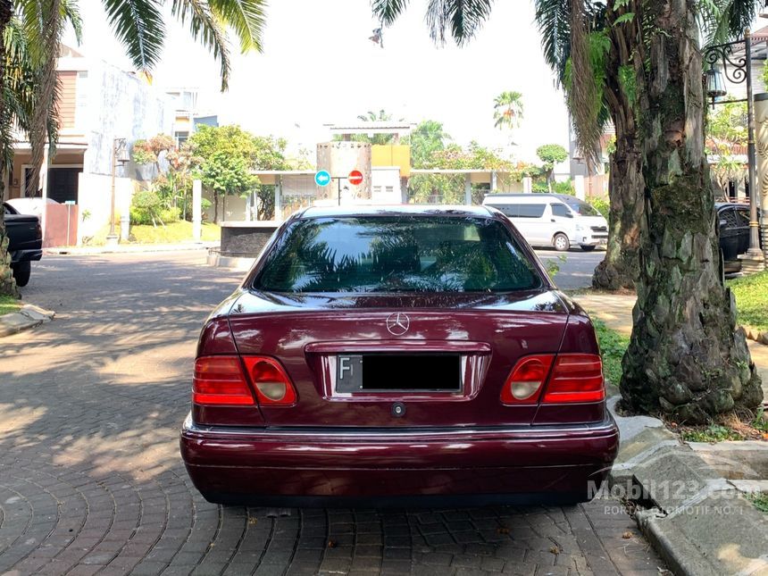 Jual Mobil Mercedes-Benz E320 1997 W210 3.2 Automatic 3.2 di Jawa Barat ...
