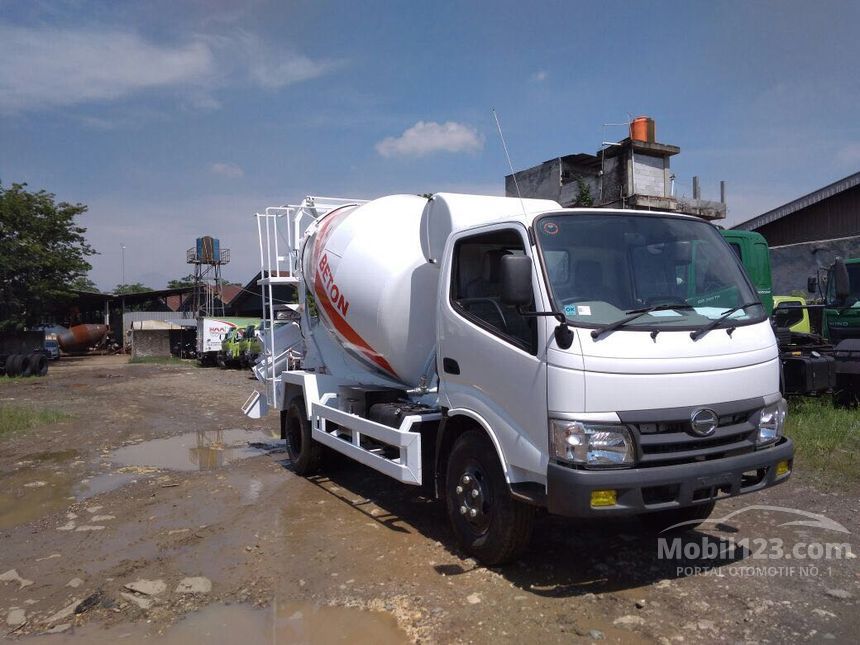 Jual Mobil Hino Dutro 2017 4.0 di Jawa Barat Manual Trucks Putih Rp 550 ...