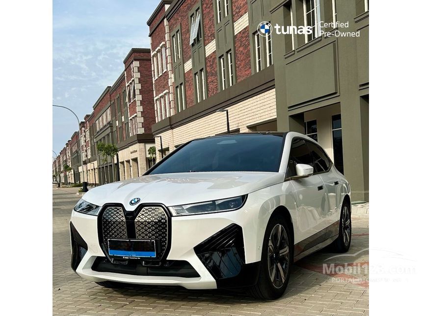 Jual Mobil BMW iX 2023 xDrive40 Sport di Banten Automatic Wagon Putih ...