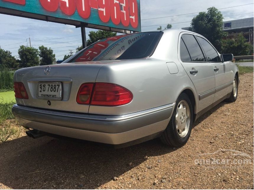 Mercedes-Benz E230 2006 Elegance 2.3 in ภาคกลาง Automatic Sedan สีเงิน ...
