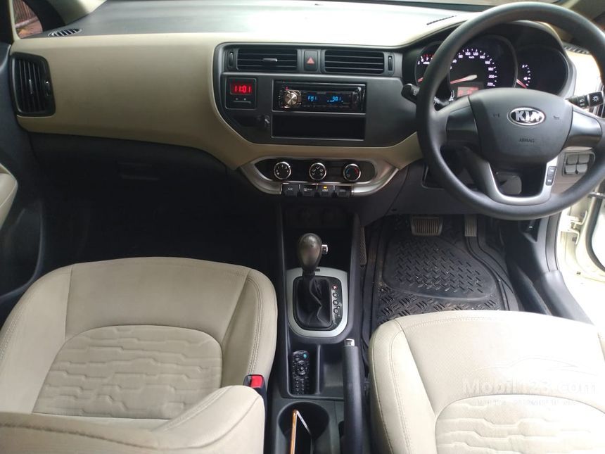 Jual Mobil KIA Rio 2012 UB 1.4 di Jawa Timur Automatic Hatchback Putih ...