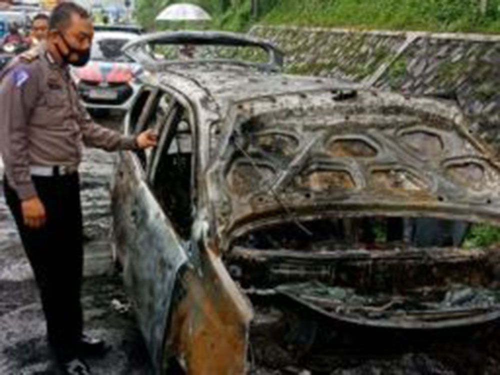 Tiba-tiba Mati di Tanjakan, Sebuah Mobil Ludes Terbakar - Berita ...