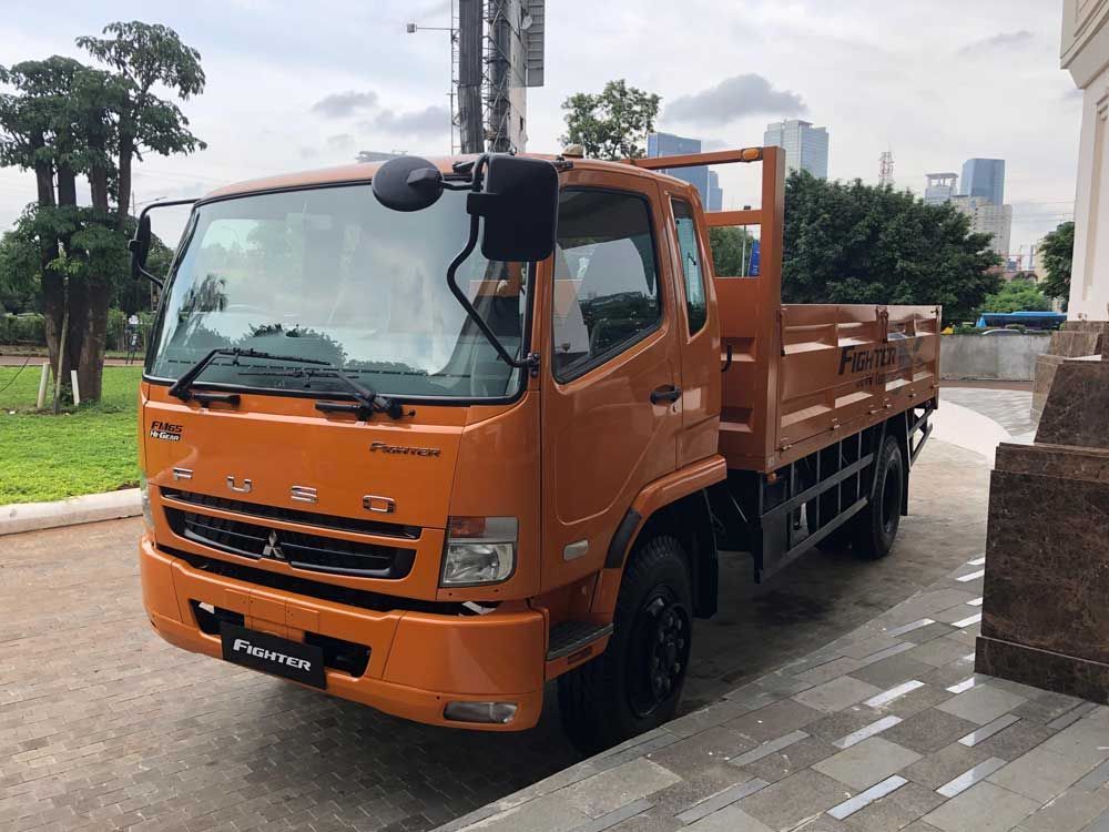 Mitsubishi Fuso Luncurkan 9 Varian Fighter - Berita Otomotif | Mobil123