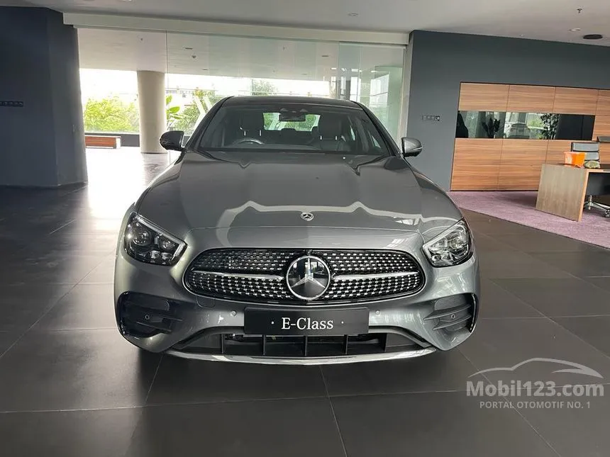 Jual Mobil Mercedes-Benz E300 2023 AMG Line 2.0 di DKI Jakarta Automatic Sedan Abu-abu Rp 1.295 ...