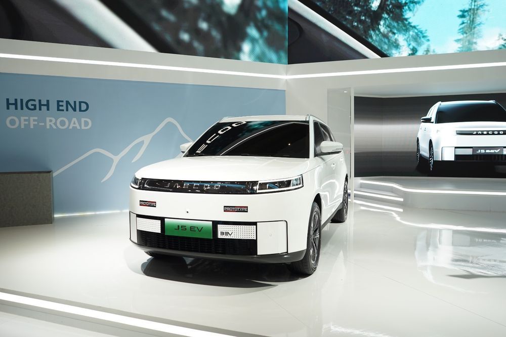 JAECOO J5 EV Tampil Perdana Secara Global di IIMS 2025 - Mobil Listrik | Mobil123