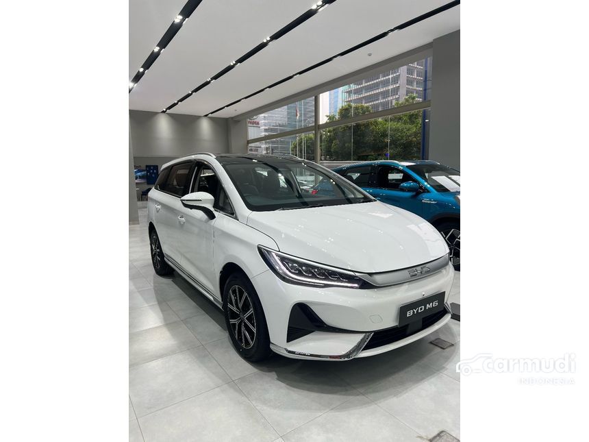 BYD M6 2025 Superior 7-seaters in DKI Jakarta Automatic MPV White for ...