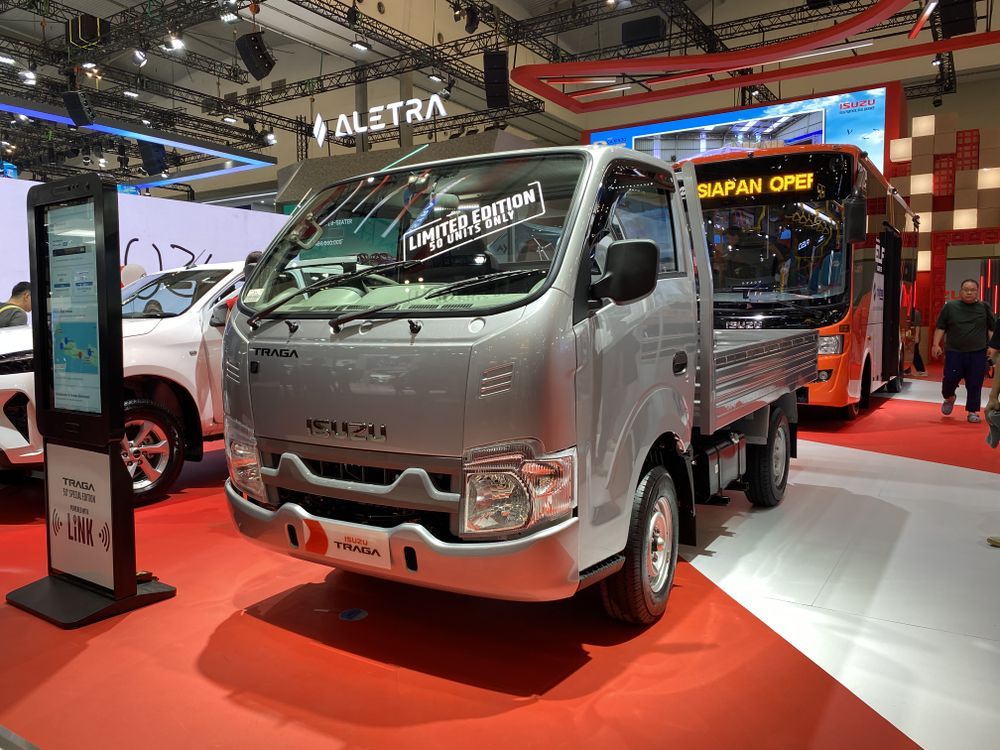 Isuzu Traga 50th Special Edition Jadi Unit Terbatas Ini Bedanya dengan ...