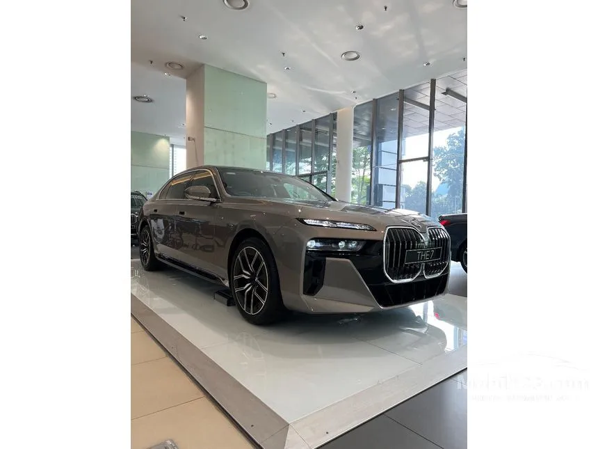Jual Mobil BMW 735i 2023 M Sport 3.0 di DKI Jakarta Automatic Sedan Abu ...