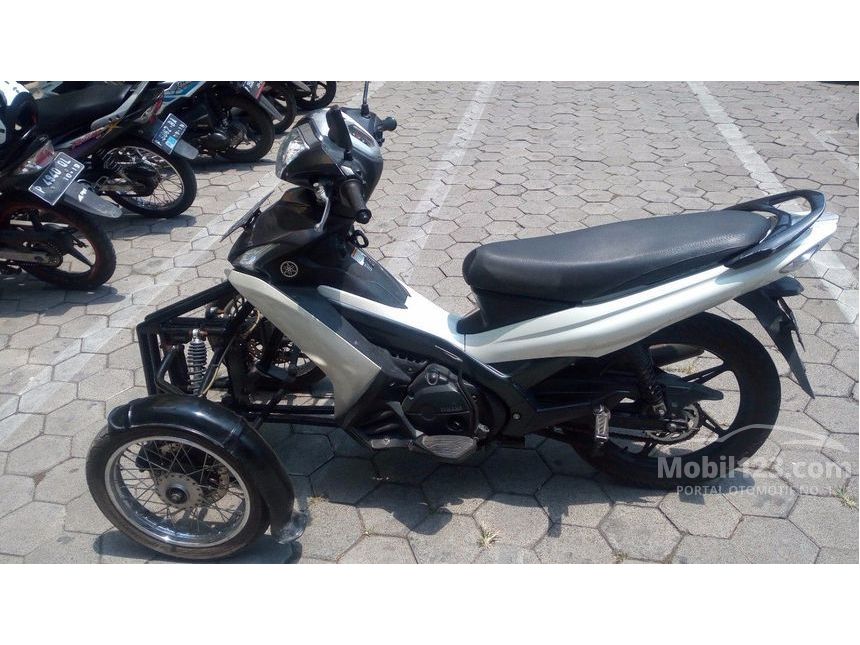 Jual Motor Yamaha Lexam 2013 0.1 di Jawa Timur Automatic Others Putih ...