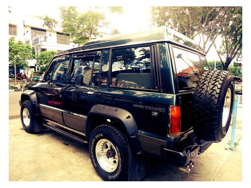Jual Mobil Chevrolet Trooper 1993 2.3 di Jawa Barat Manual SUV Hitam Rp ...