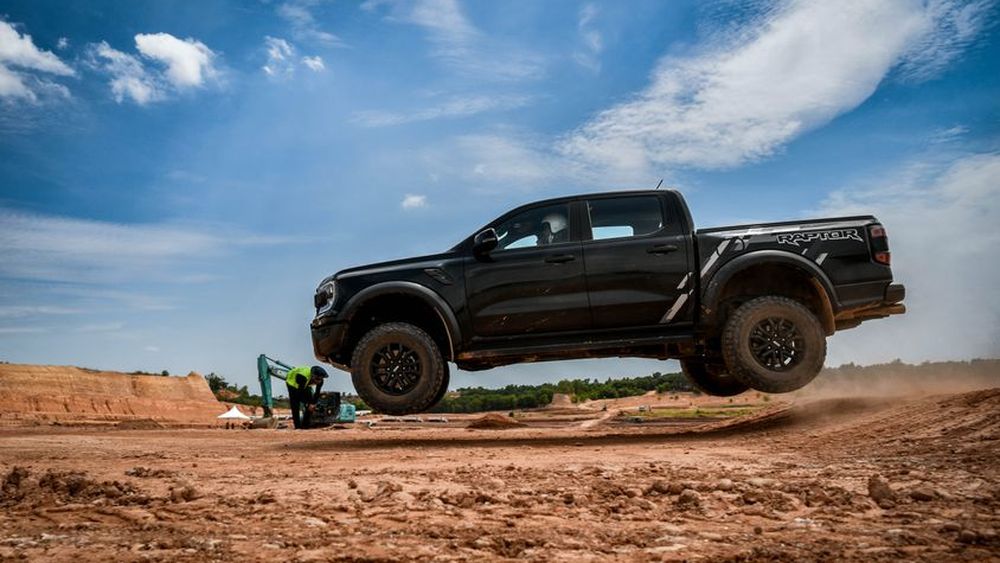 Ford Ranger Raptor ลุยไปให้สุดทั้งดีเซลและเบนซิน - รีวิวรถยนต์