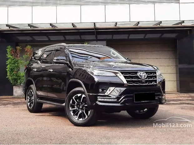 Toyota Fortuner Bekas Hitam di Jabodetabek Harga Kredit Murah | Mobil123