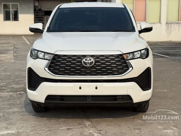 Toyota Kijang Innova Zenix Baru 2025 di Indonesia DP Rendah, Harga ...