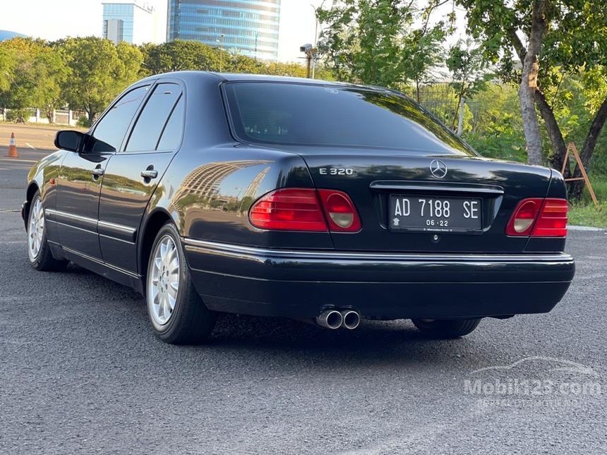 Jual Mobil Mercedes-Benz E320 1997 W210 3.2 Automatic 3.2 di DKI ...