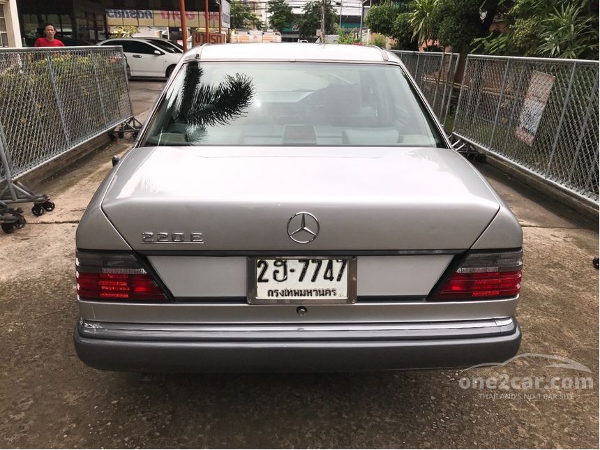 Mercedes-Benz 220E 1993 2.2 in กรุงเทพและปริมณฑล Automatic Sedan สีเทา ...