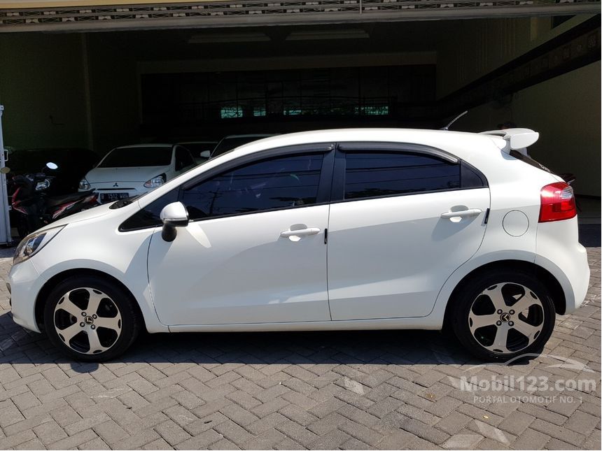 Jual Mobil KIA Rio 2013 UB 1.4 di Jawa Timur Automatic Hatchback Putih ...