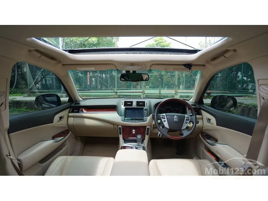 Jual Mobil Toyota Crown 2010 Royal Saloon Full 3.0 di DKI Jakarta ...