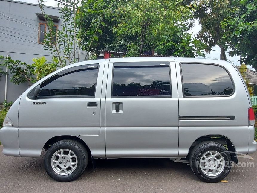 Jual Mobil Daihatsu Zebra 2004 ZL 1.3 di Jawa Barat Manual Van Silver ...