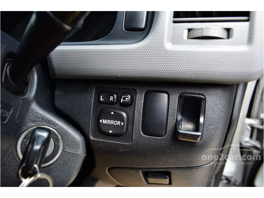 Toyota Hiace 2011 D4D 2.5 in กรุงเทพและปริมณฑล Manual Van สีเงิน for ...