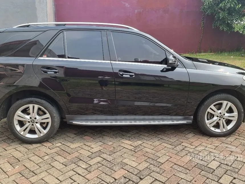 Jual Mobil Mercedes-Benz GLE400 2017 Exclusive 4Matic 3.0 di DKI ...
