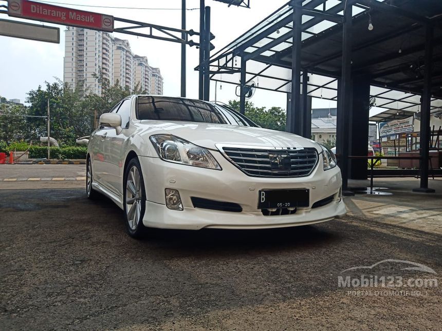 Jual Mobil Toyota Crown 2010 Royal Saloon Full 3.0 di DKI Jakarta ...