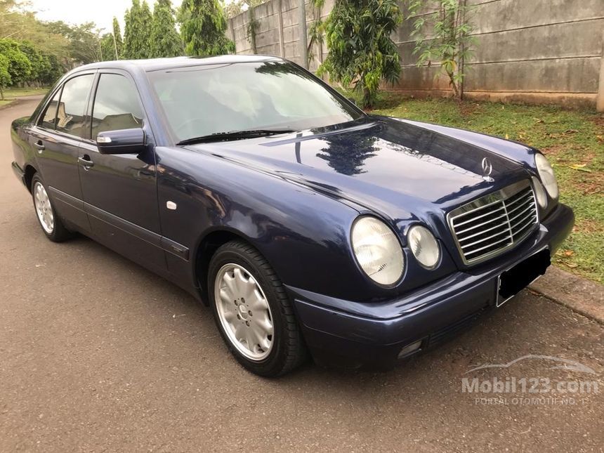 Jual Mobil Mercedes-Benz E230 1997 W210 2.3 Automatic 2.3 di Banten ...