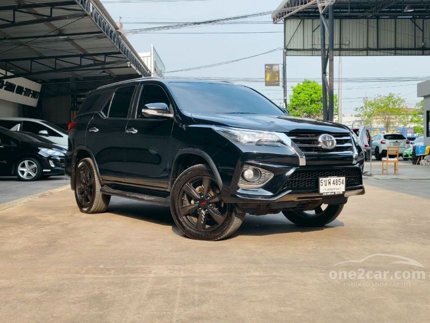 2017 Toyota Fortuner 2.8 (ปี 15-25) TRD Sportivo 4WD SUV for sale on One2car