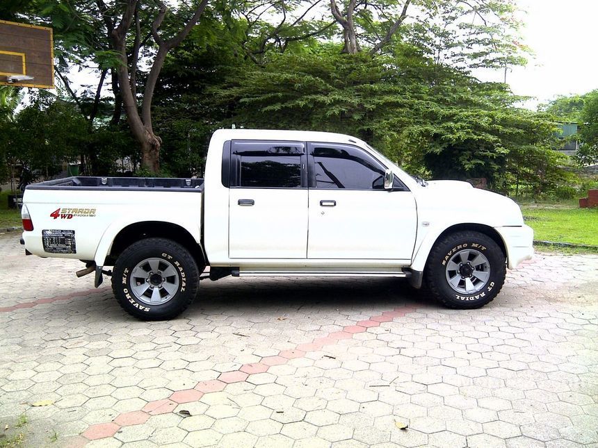 Jual Mobil Mitsubishi L200 Strada 2002 GLX Extended Cab 2.8 di ...