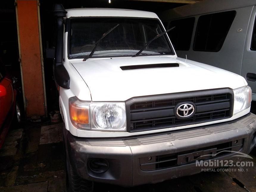 Jual Mobil Toyota Land Cruiser 2012 LC70 V8 4.5 Manual 4.5 di DKI Jakarta Manual SUV Offroad 4WD ...