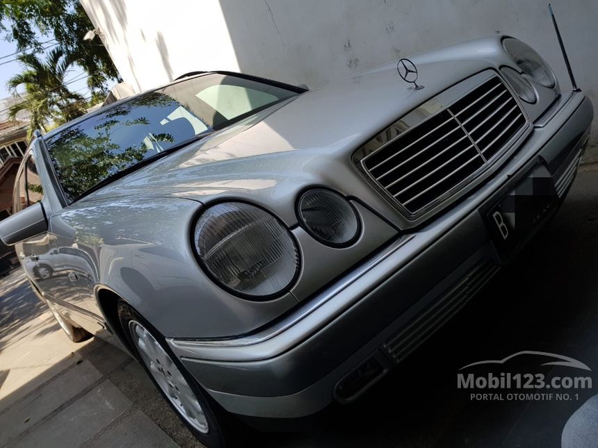 Jual Mobil Mercedes-Benz E230 1999 W210 2.3 Automatic 2.3 di DKI ...