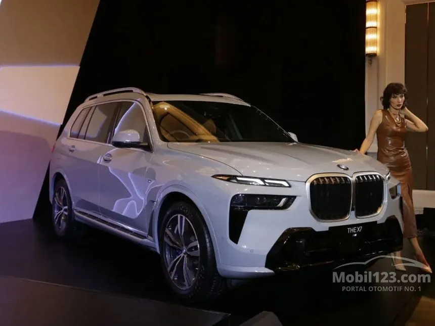 Jual Mobil BMW X7 2023 xDrive40i Opulence 3.0 di Banten Automatic Wagon ...