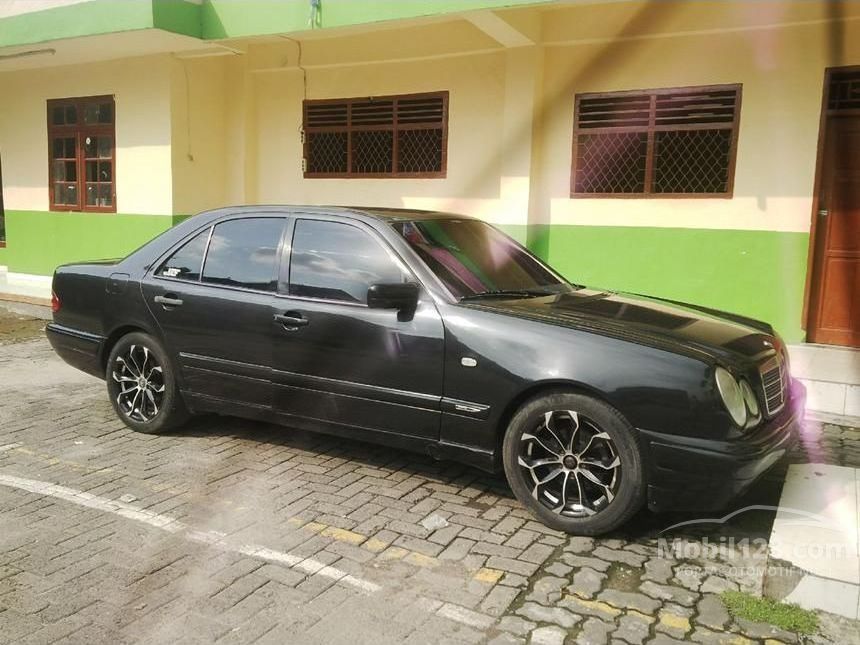 Jual Mobil Mercedes-Benz E230 1996 W210 2.3 Automatic 2.3 di DKI ...