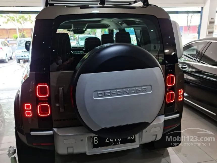 Jual Mobil Land Rover Defender 2021 110 P300 Explorer Package HSE 2.0 ...
