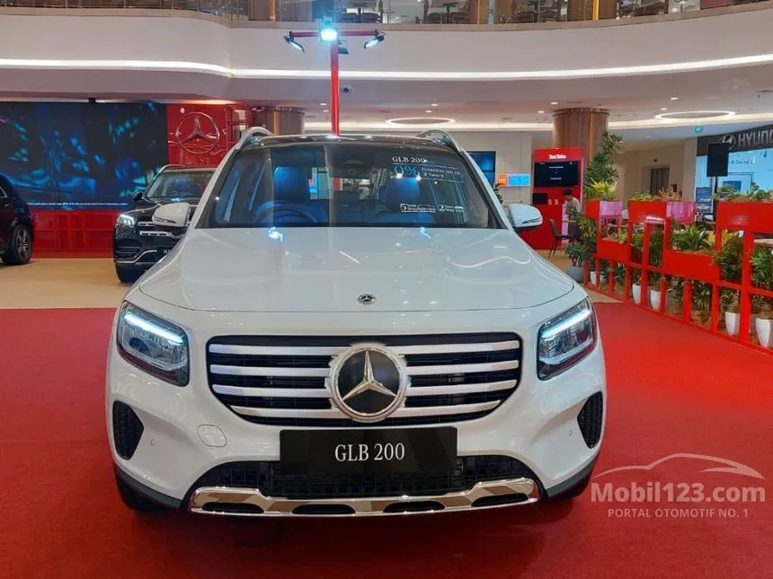 Jual Mobil Mercedes-Benz GLB200 2023 Progressive Line 1.3 di DKI ...