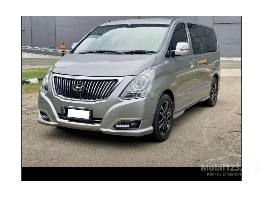 Jual Mobil Hyundai H-1 2018 Royale 2.4 di DKI Jakarta Automatic MPV Abu ...