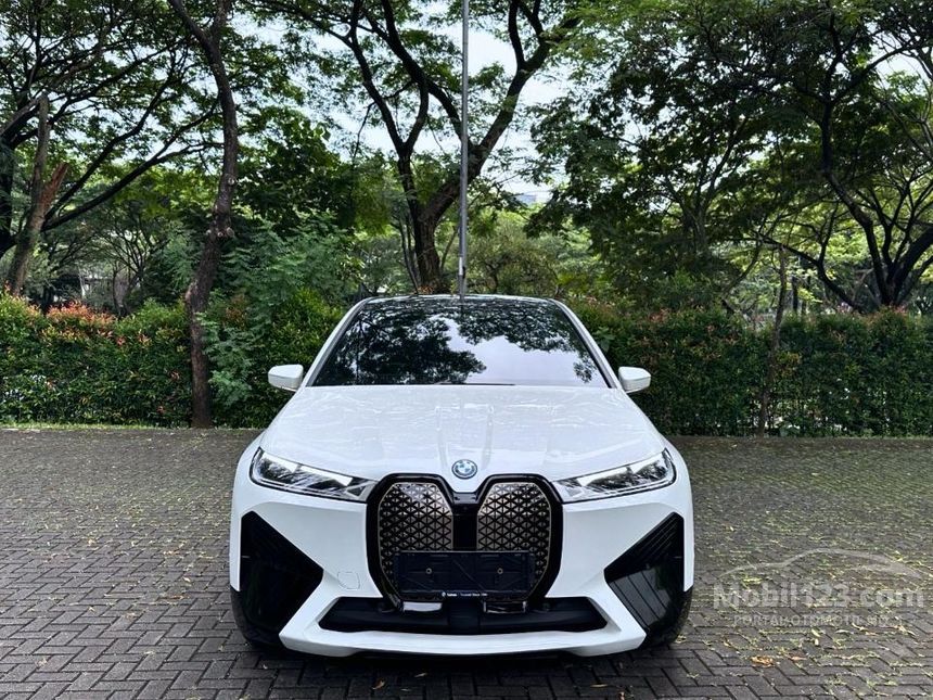 Jual Mobil BMW iX 2023 xDrive40 Sport di Banten Automatic SUV Putih Rp ...